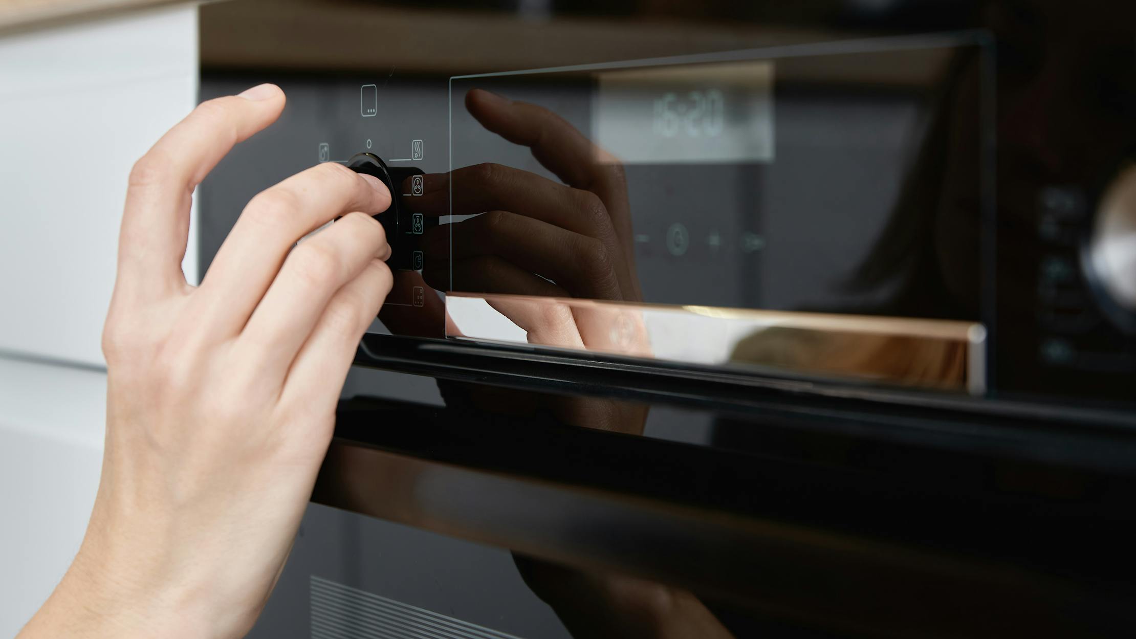 What is a Pyrolytic Oven & How Do They Work?