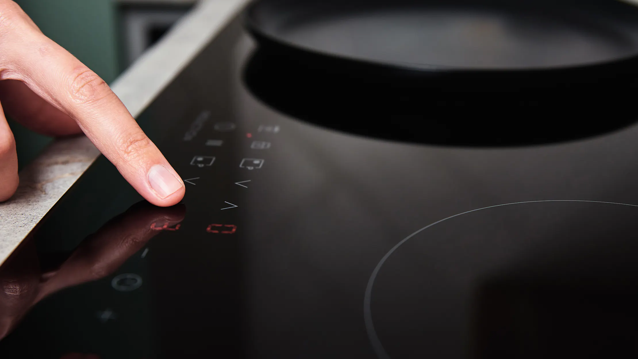 What's the Difference Between Induction and Ceramic Hobs?