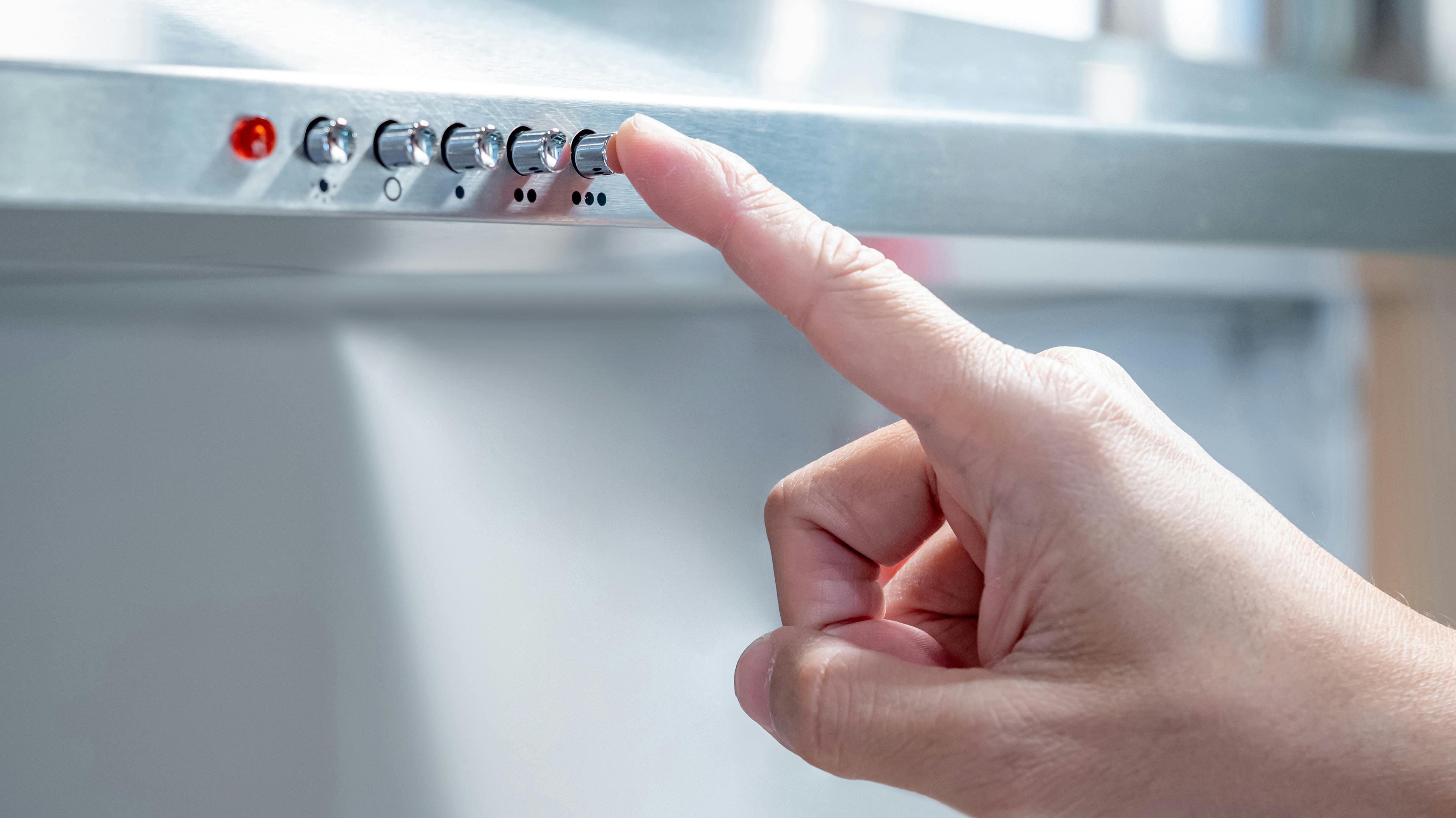 A Guide to Choosing the Right Cooker Hood for Your Kitchen