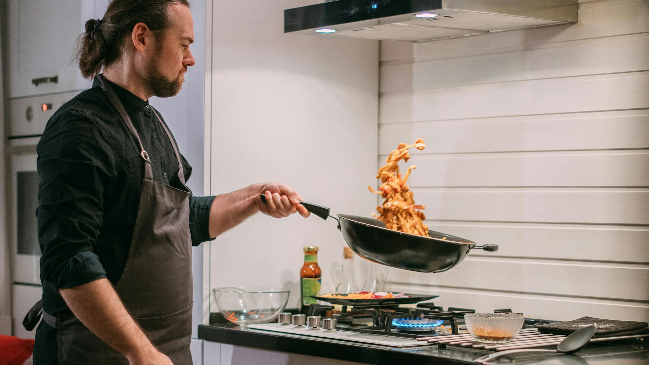 Can I plug an induction hob into a normal socket?